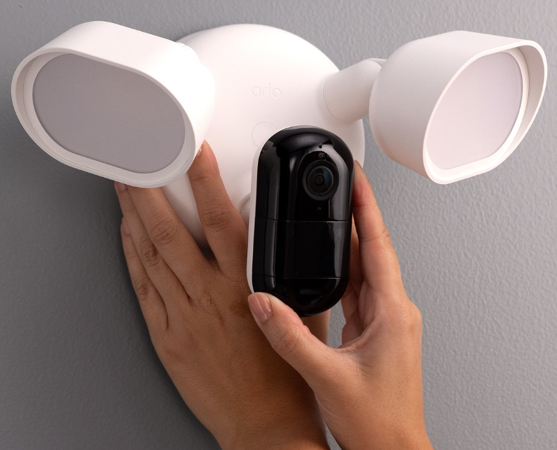 Hur installerar jag min Arlo Floodlight trådbunden utomhuskamera? (Europa)